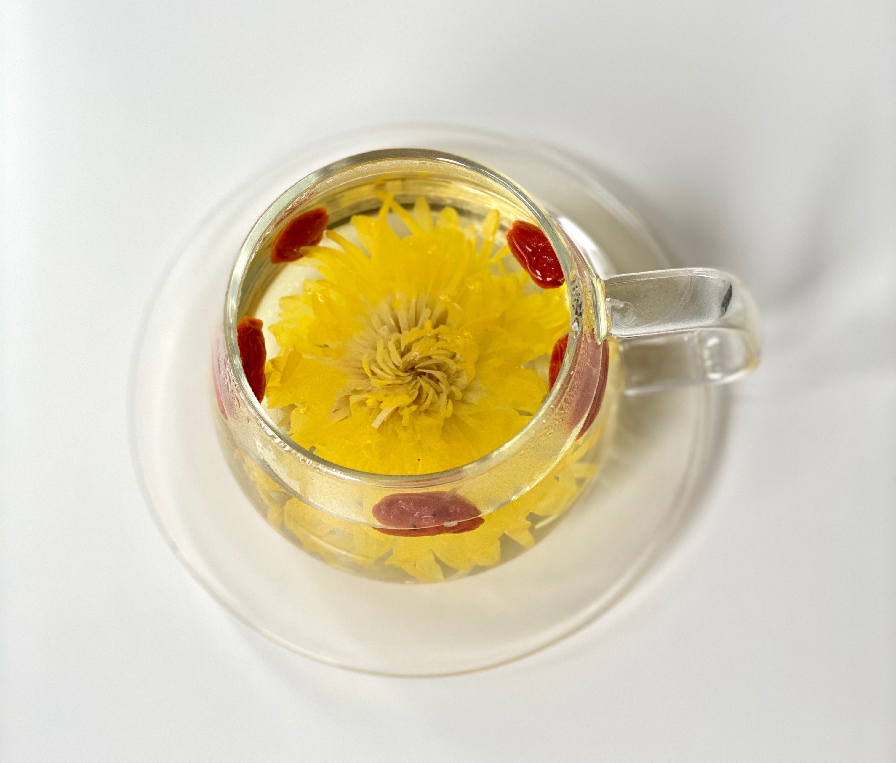 The “Becoming Chinese” Trend: Why Hot Water, Boiled Apples, and Tea Ar